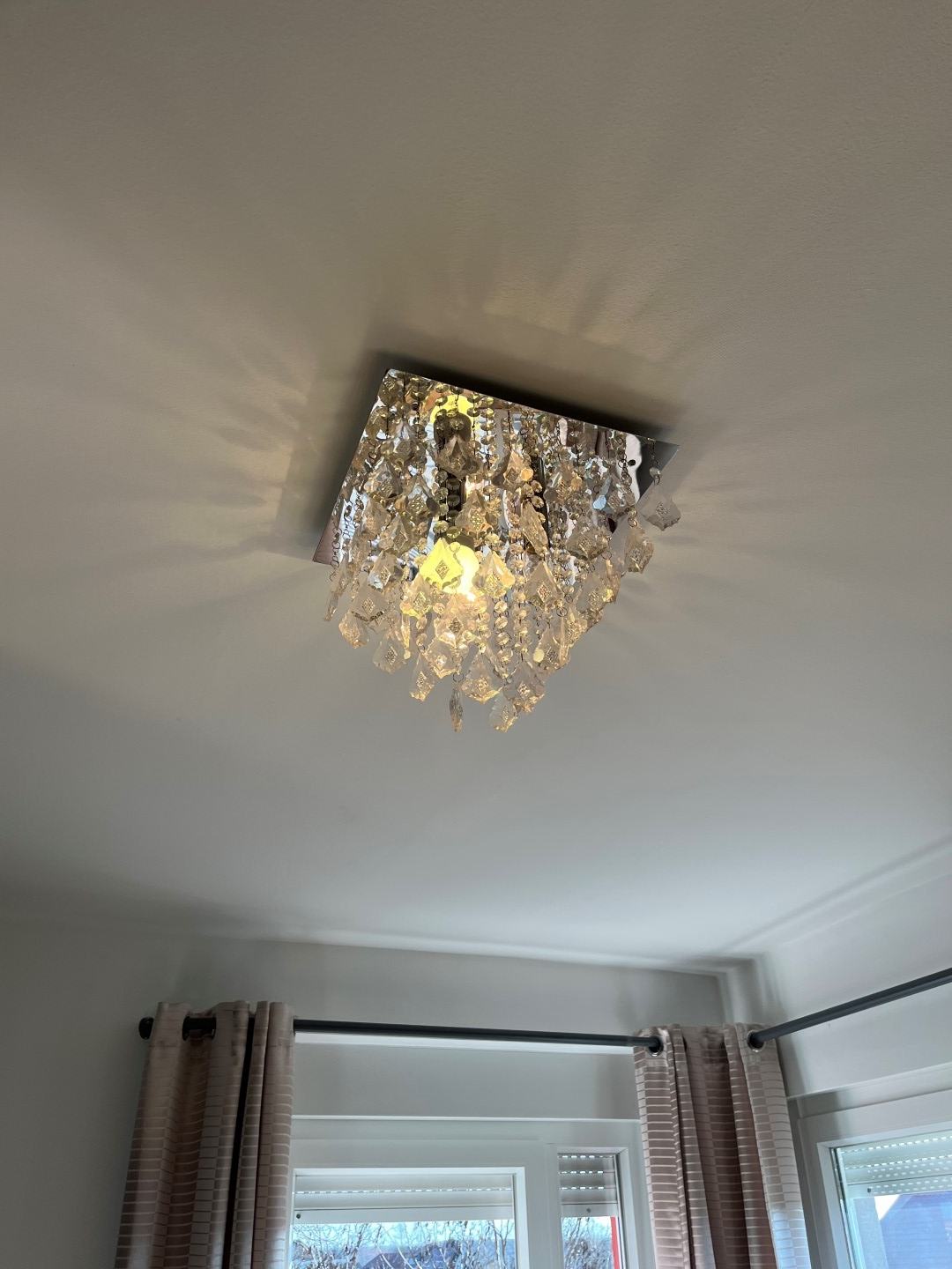 Stropna rasvjeta plafonjera