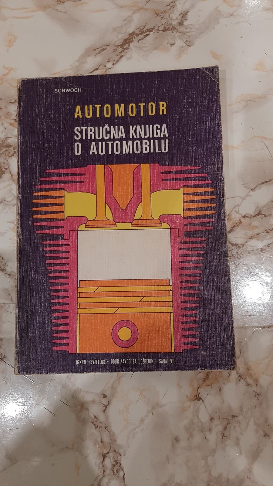Automotor stručna knjiga o automobilu