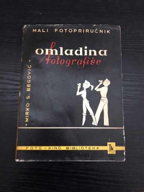 OMLADINA FOTOGRAFIŠE