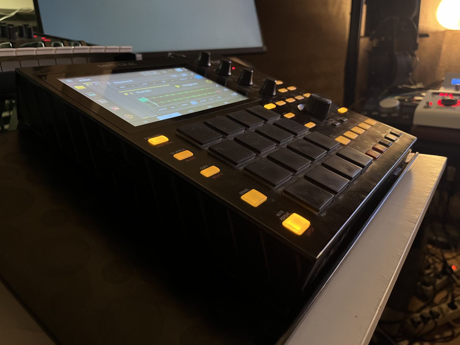 AKAI MPC One / 128GB SD card (REZERVIRANO)