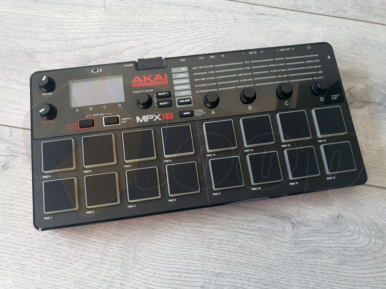 Akai MPX16 sample player