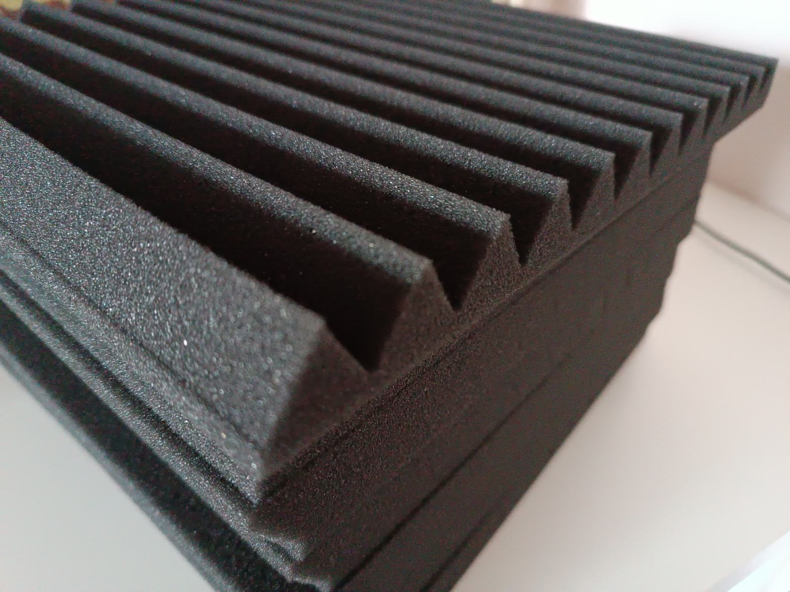 Akusticna spuzva / pjena za zvucnu izolaciju