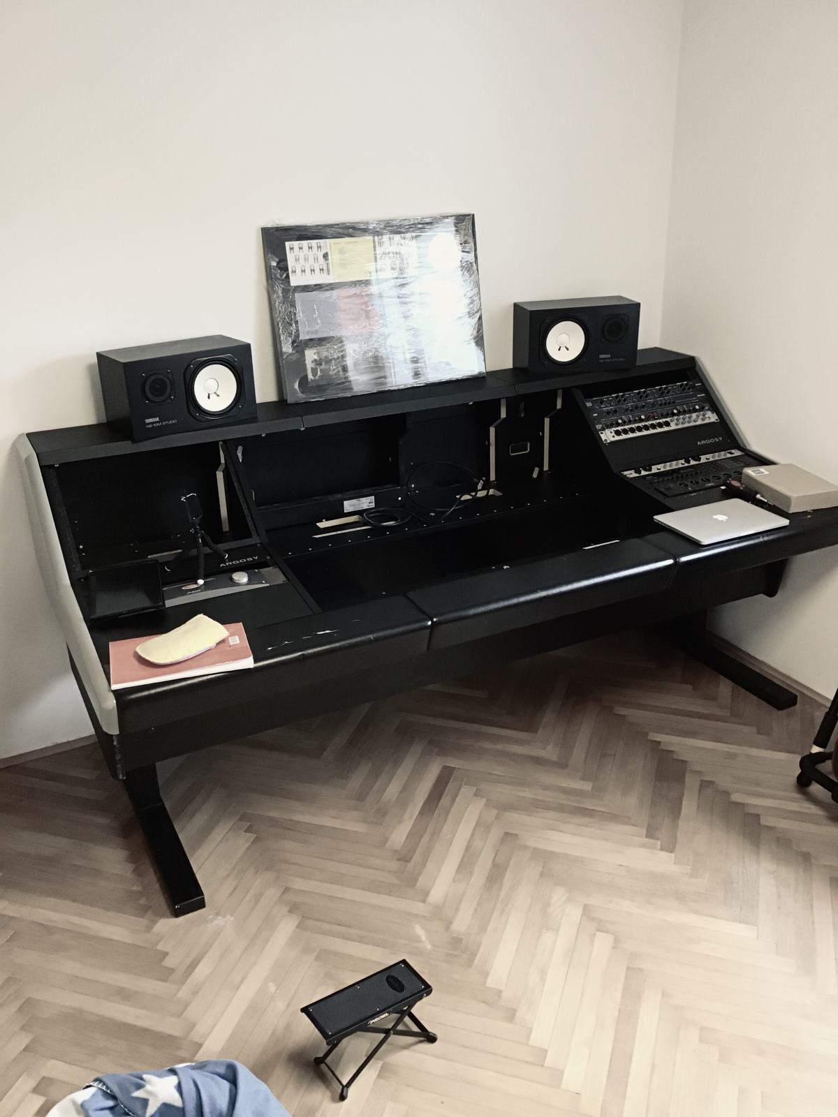ARGOSY studio desk