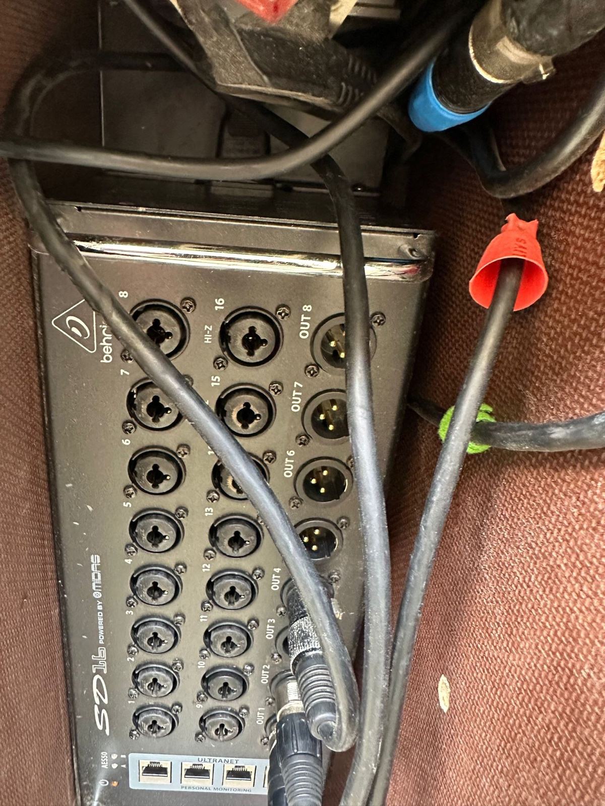 Behringer stage box SD16