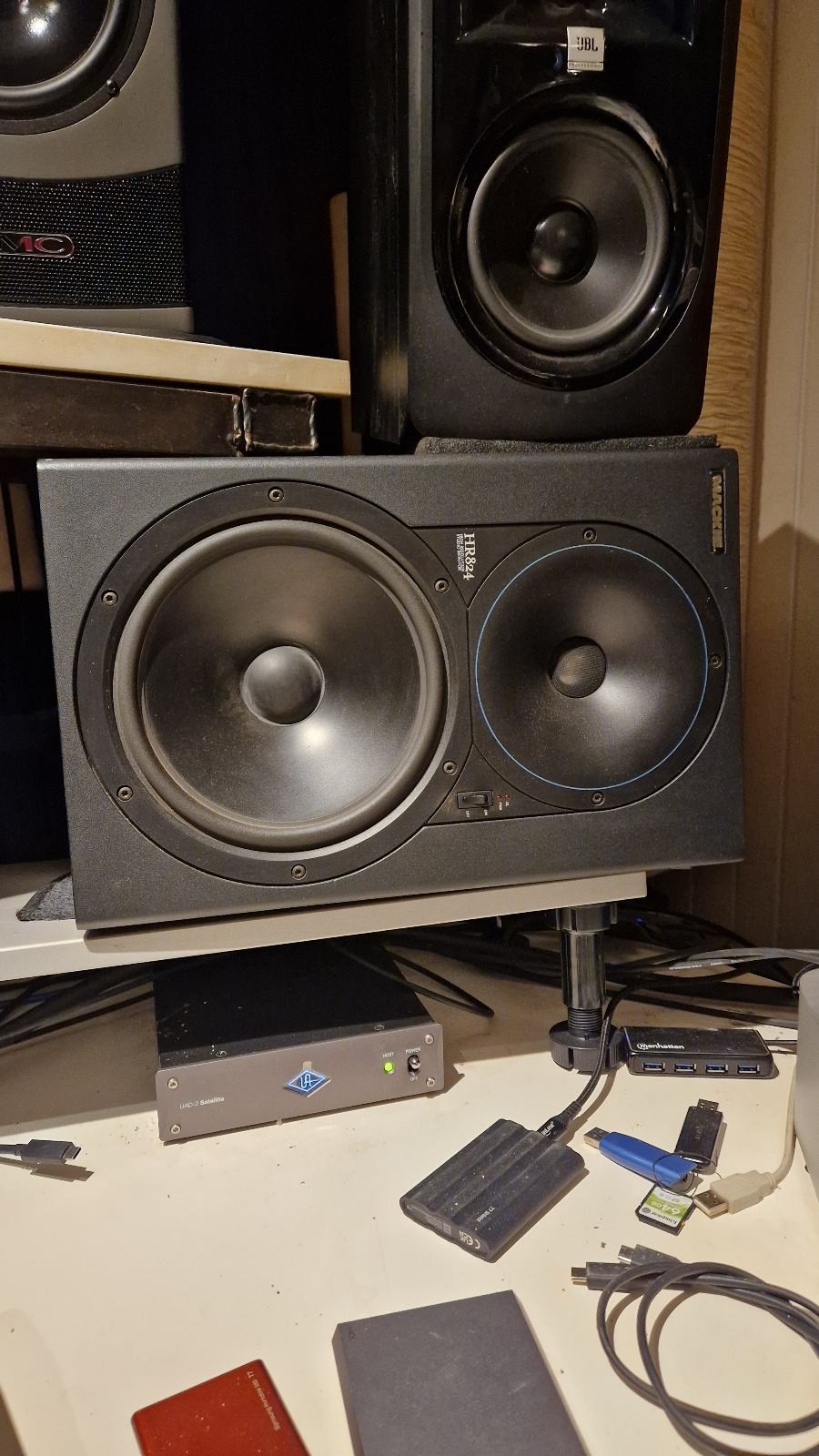 Mackie HR824 aktivni studijski monitori