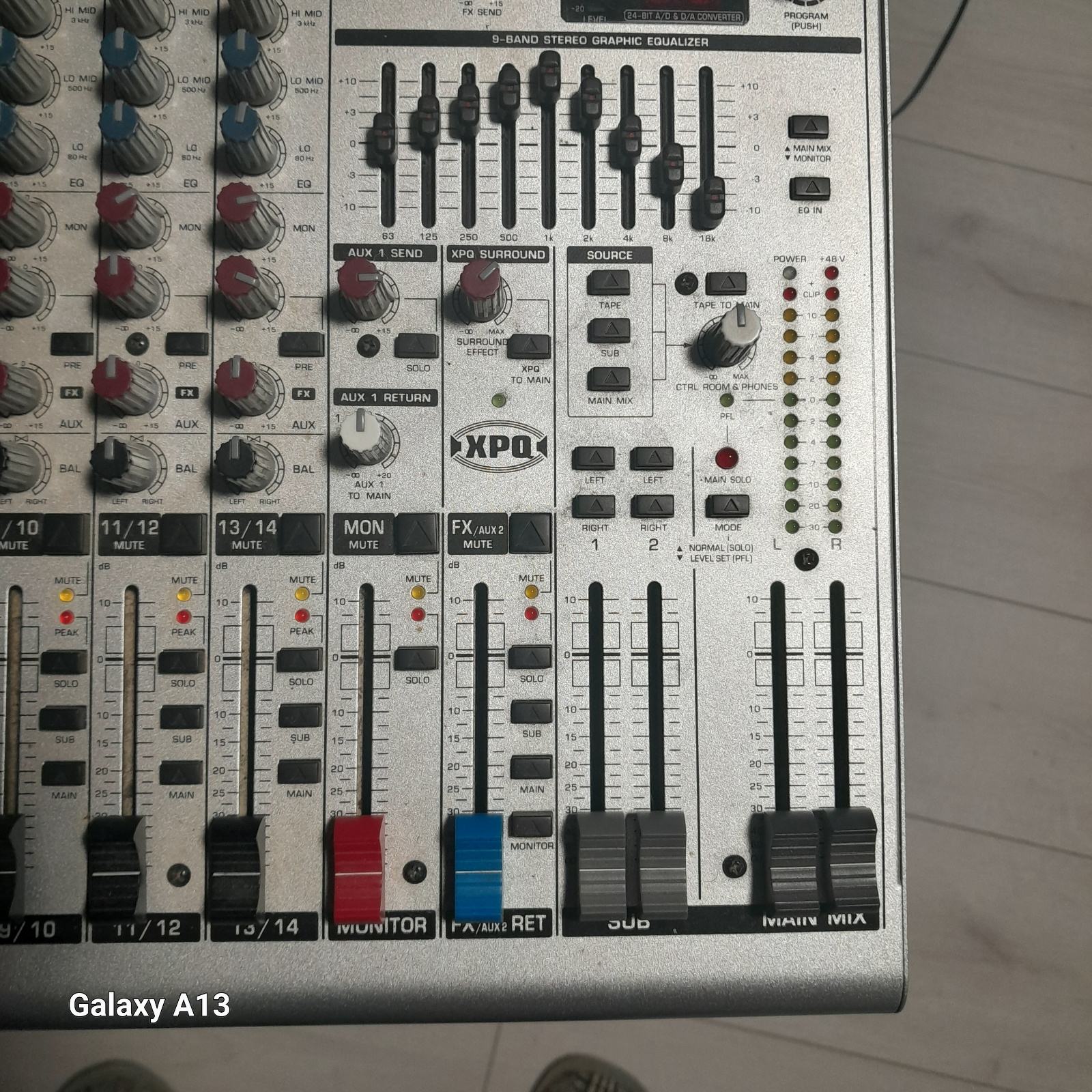 Mixeta BHERINGER UB18/32 FX PRO