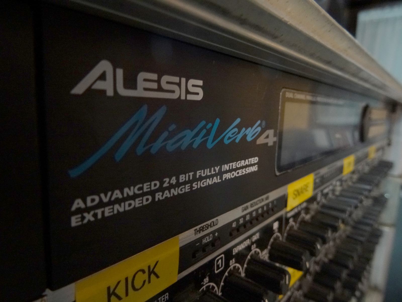 Alesis reverb midiverb 4