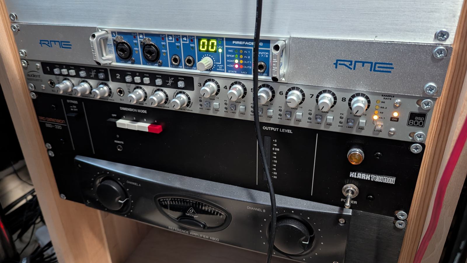 RME FIREFACE UC + rack uši