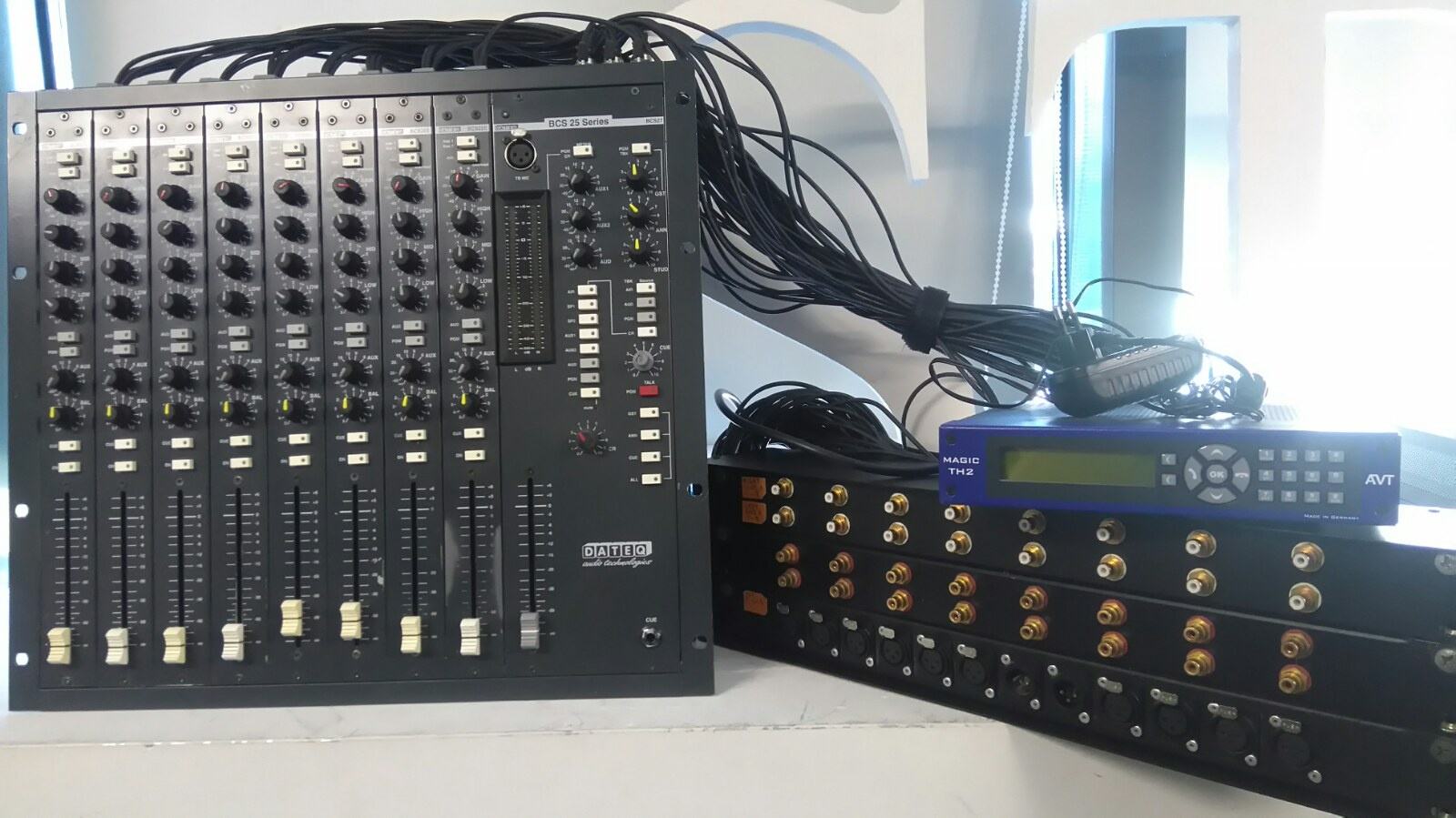 Studijska radio broadcast mikseta DATEQ BSC25