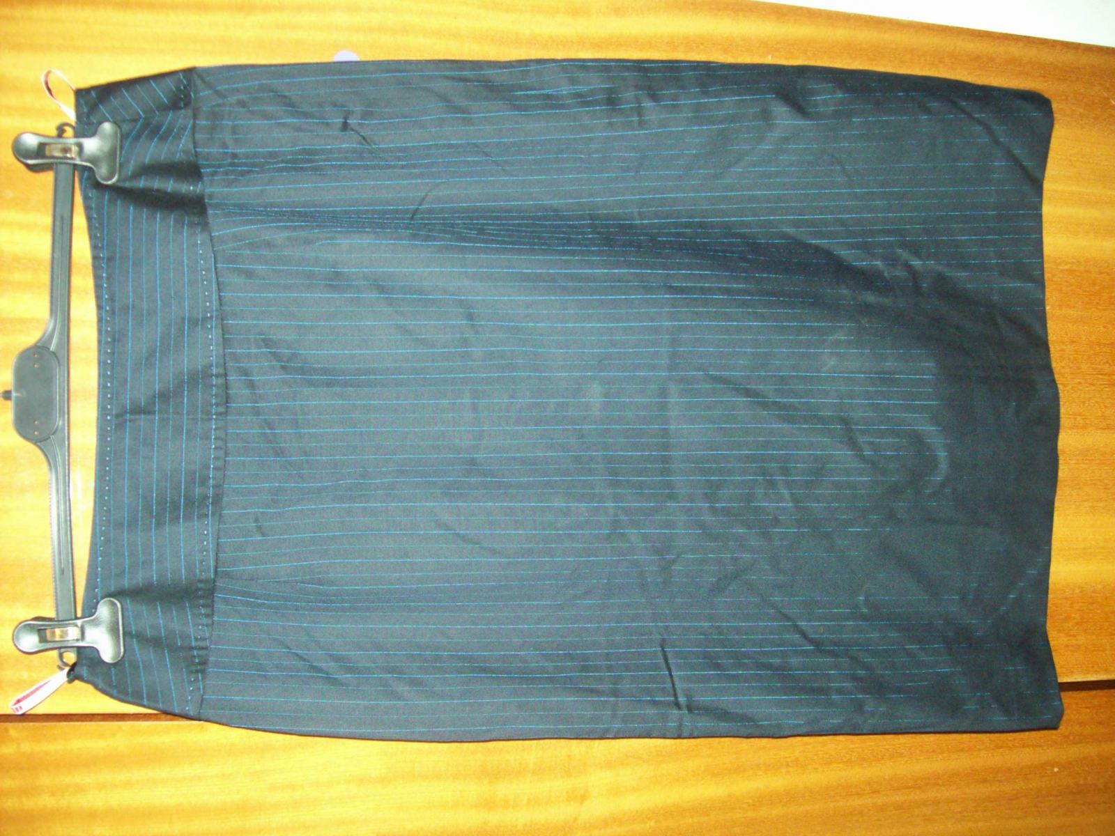 Prodajem zensku suknju.Marke;LABOD STYLE.(Broj;42).