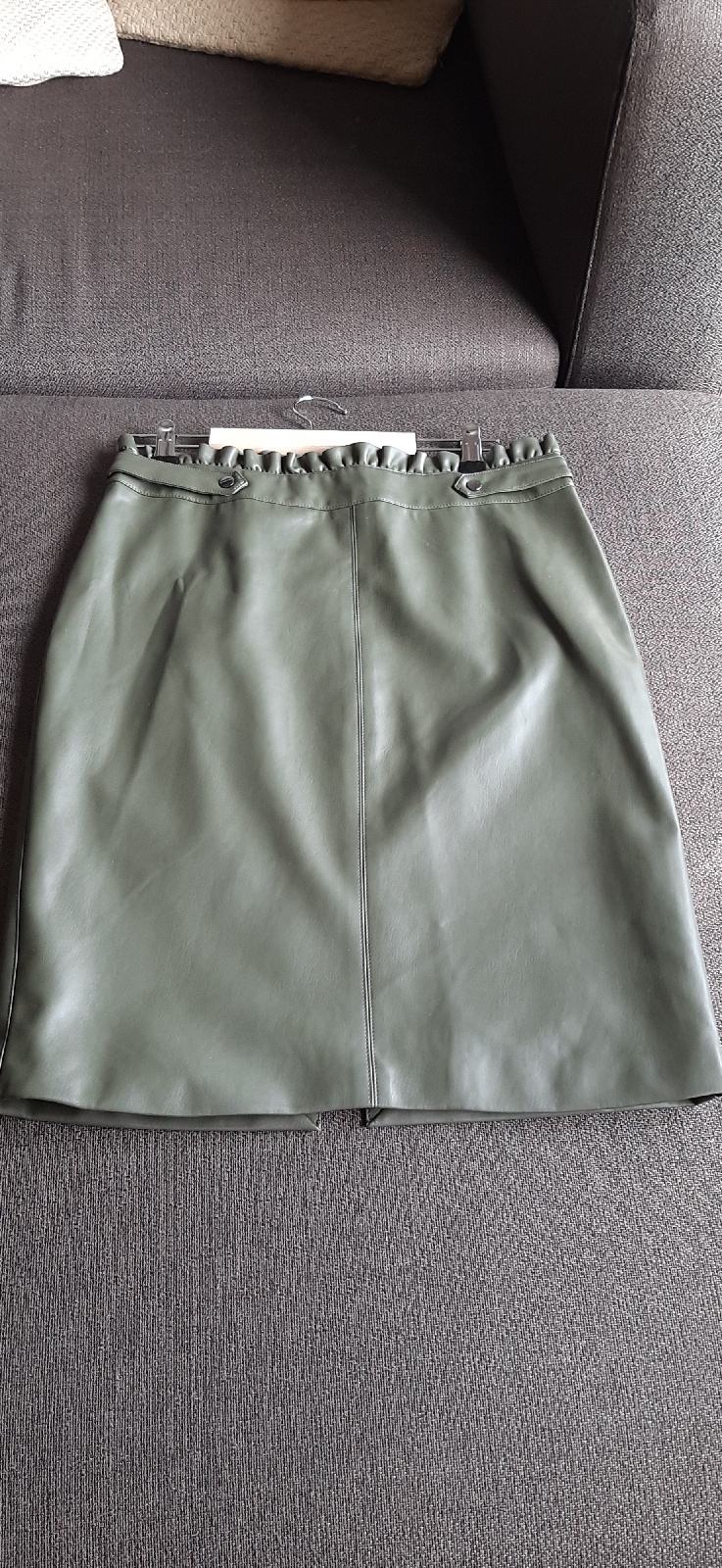 Suknja od umjetne koze vel 38