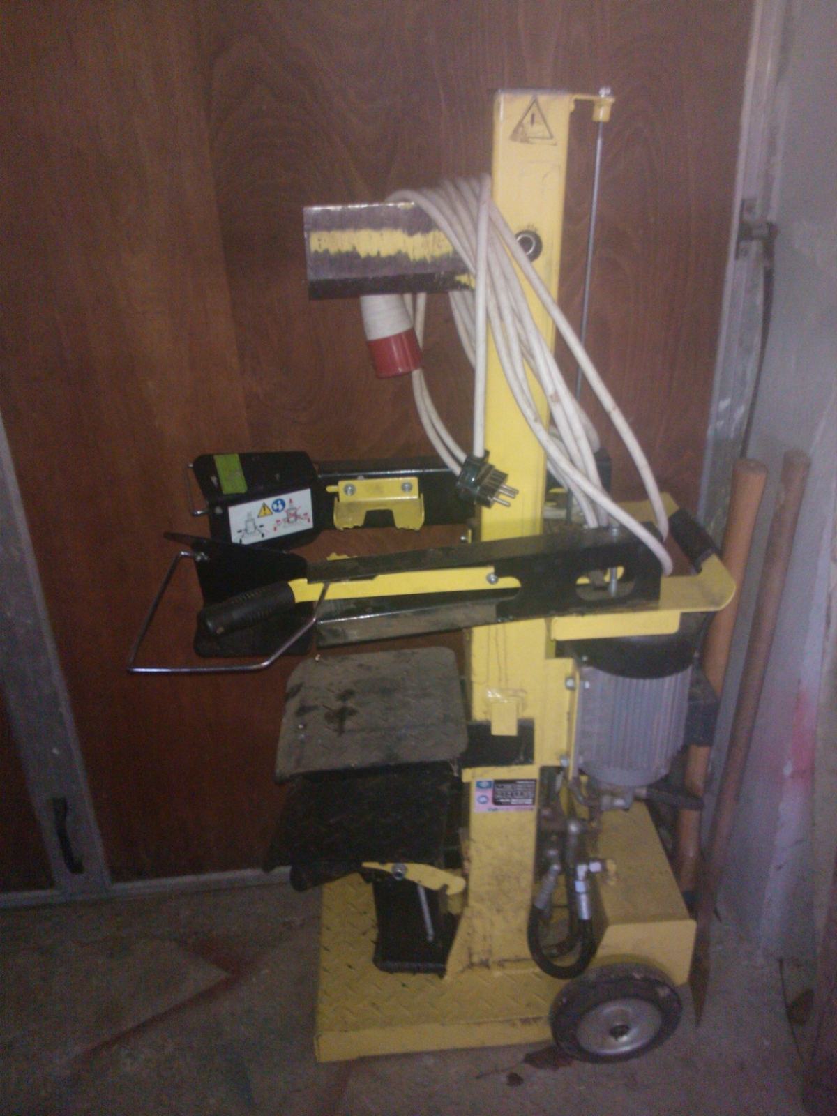 KALAČ ZA DRVA HIDRAULIČKI 7T