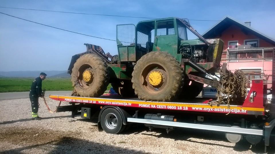 sumski traktor