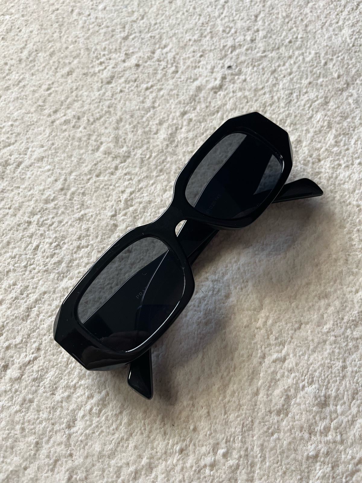 PRADA zenske suncane naocale novo!!