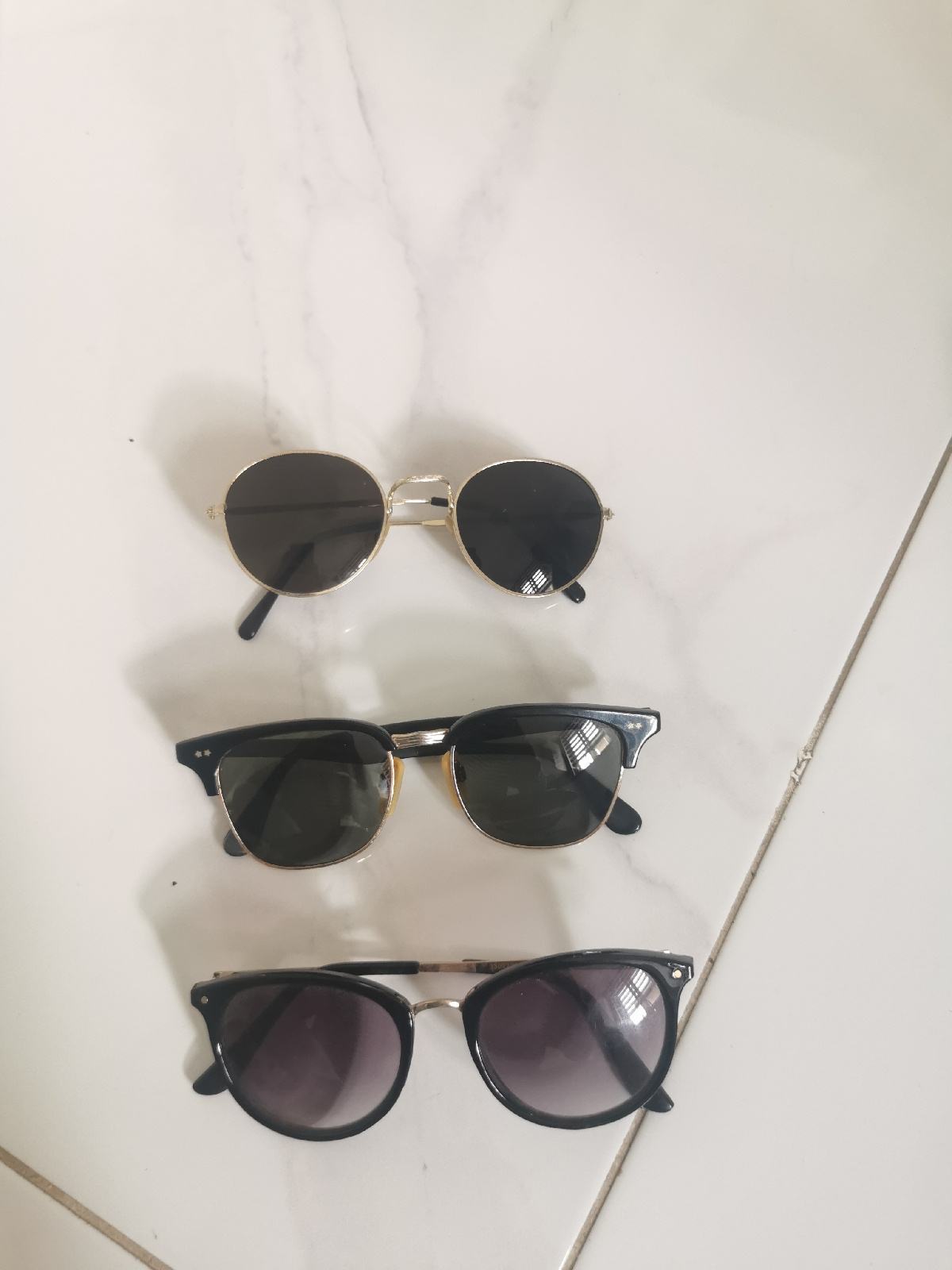 Razne suncane naocale