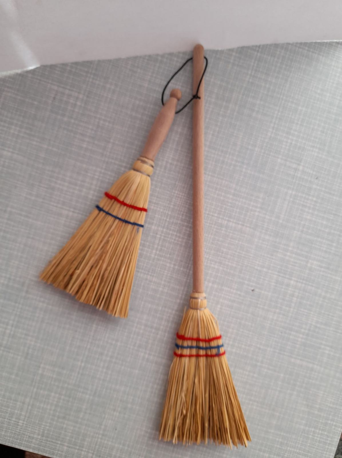 suvenir- mala i velika metla