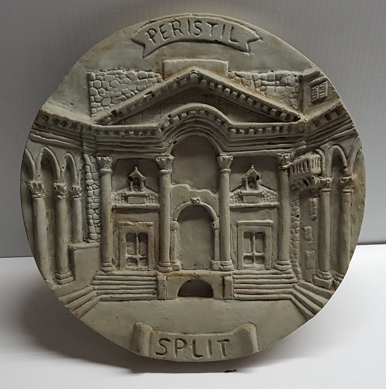 OD TVRDE PLASTIKE, SPLIT, PERISTIL