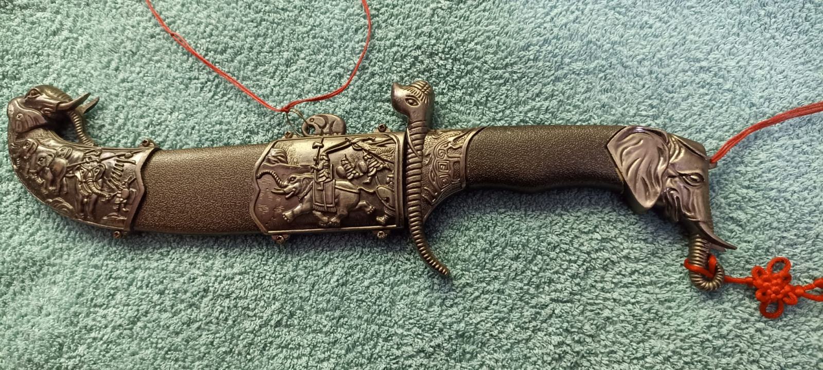 Ukrasni bodeži povoljno prodajem