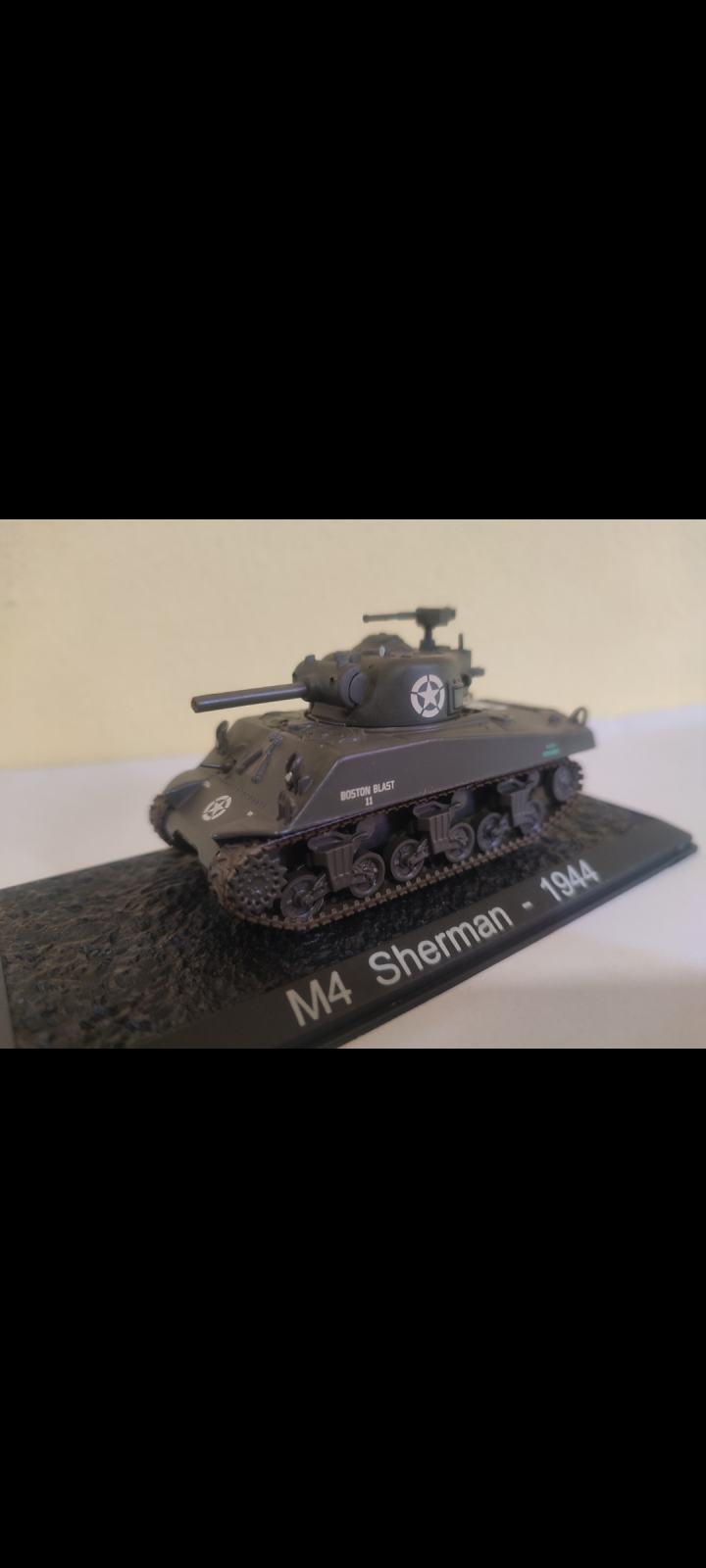 Amercom model tenka M4 Sherman-1944