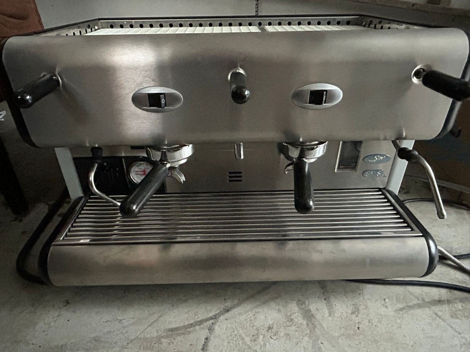 Caffe aparat za kafić