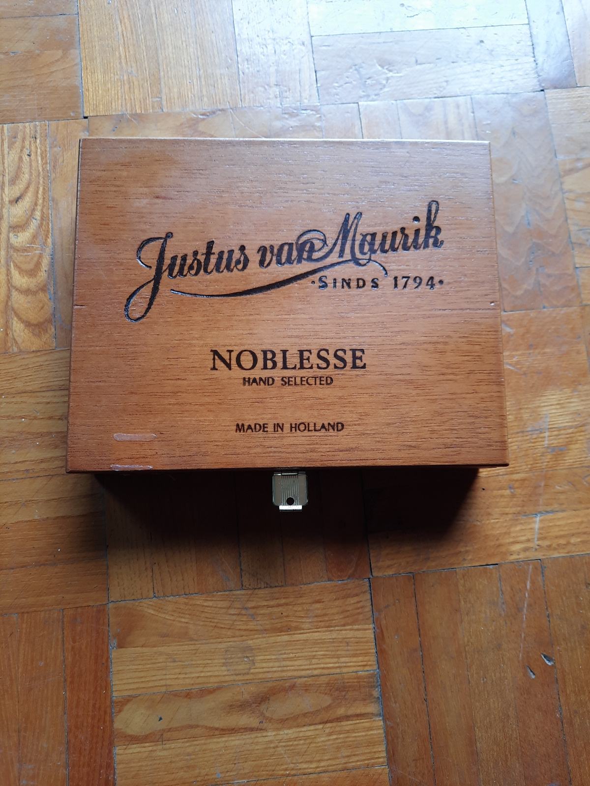 drvena kutija od cigara