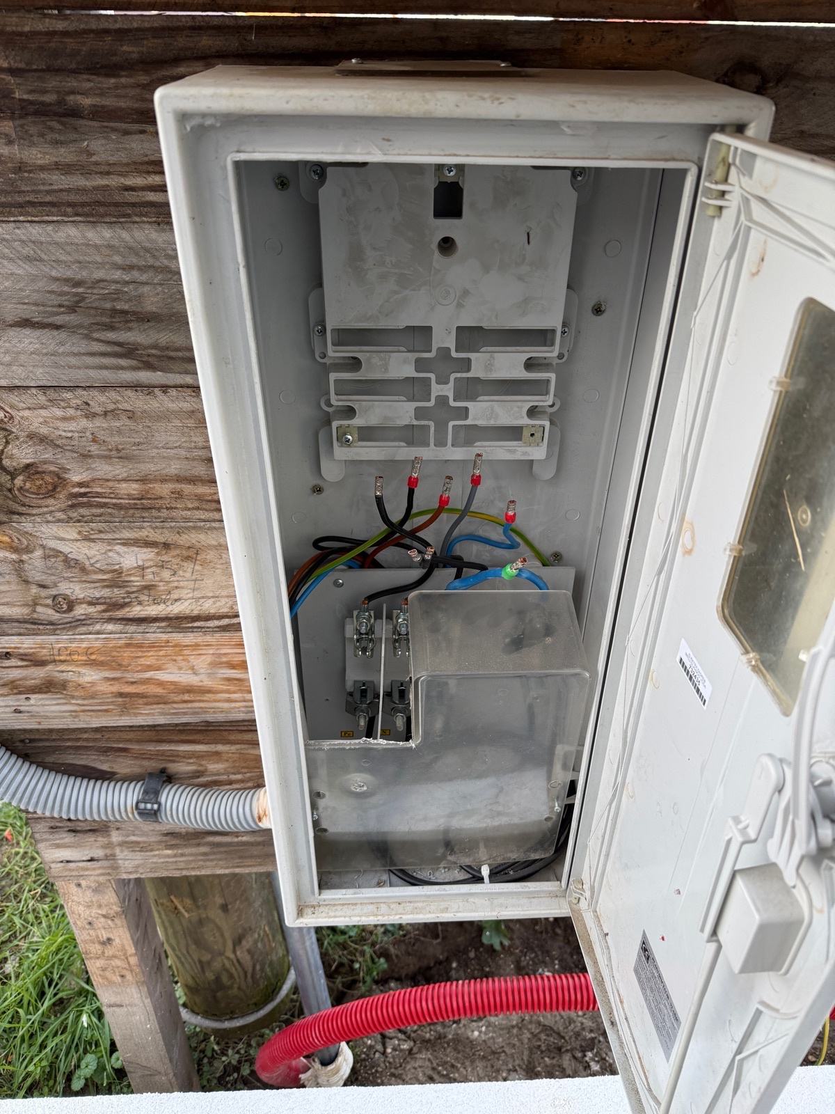 Gradilišni strujni ormar, sa ormarom za sat, osigurači, sklopka