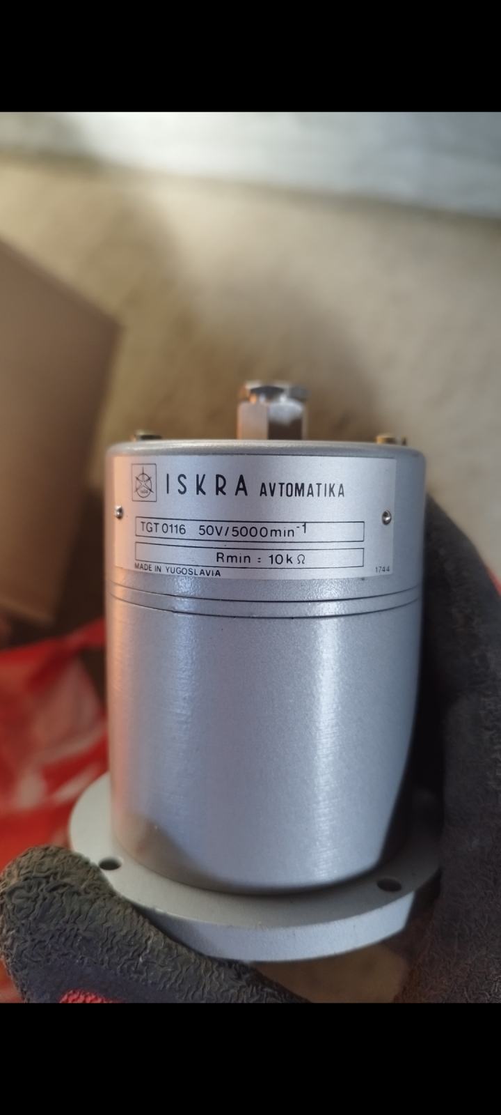 Iskra Avtomatika TGT 0116, tahogenerator