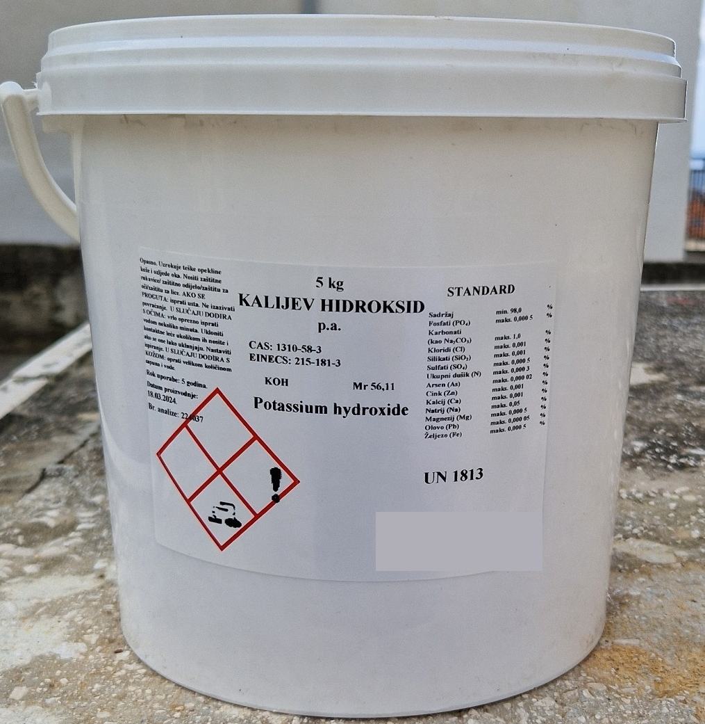 Kalijev hidroksid (KOH) min. 98% - laboratorijska čistoća (p.a.)