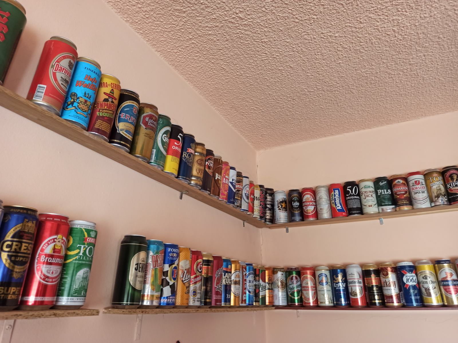 Limenke piva 0.5 l iz razlicitih zemalja, cijena za komplet