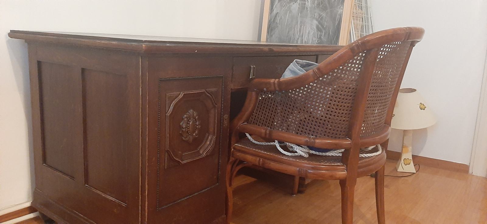 Masivni starinski stol i stolica