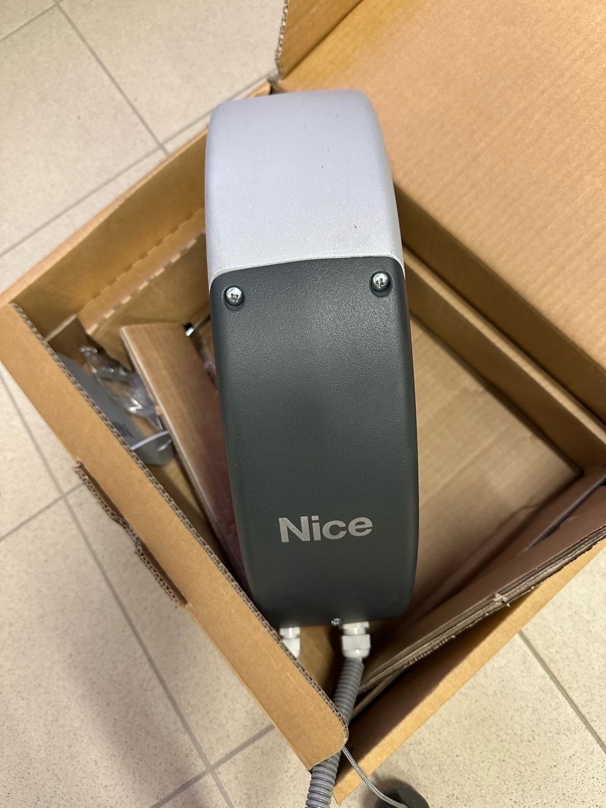 Motor za garažna vrata Nice SUMO 2000