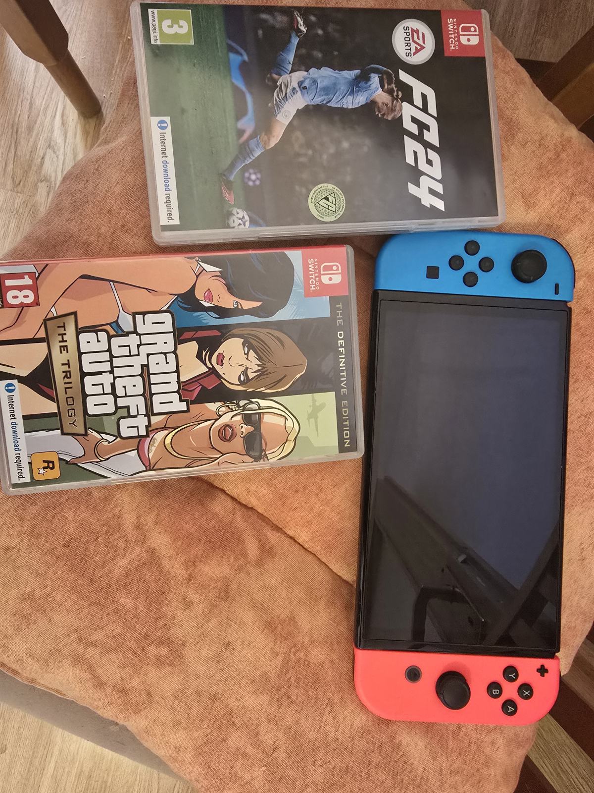 Nintendo + 2 igrice FC 24 i Gta Trilogy+ instalirane igrice