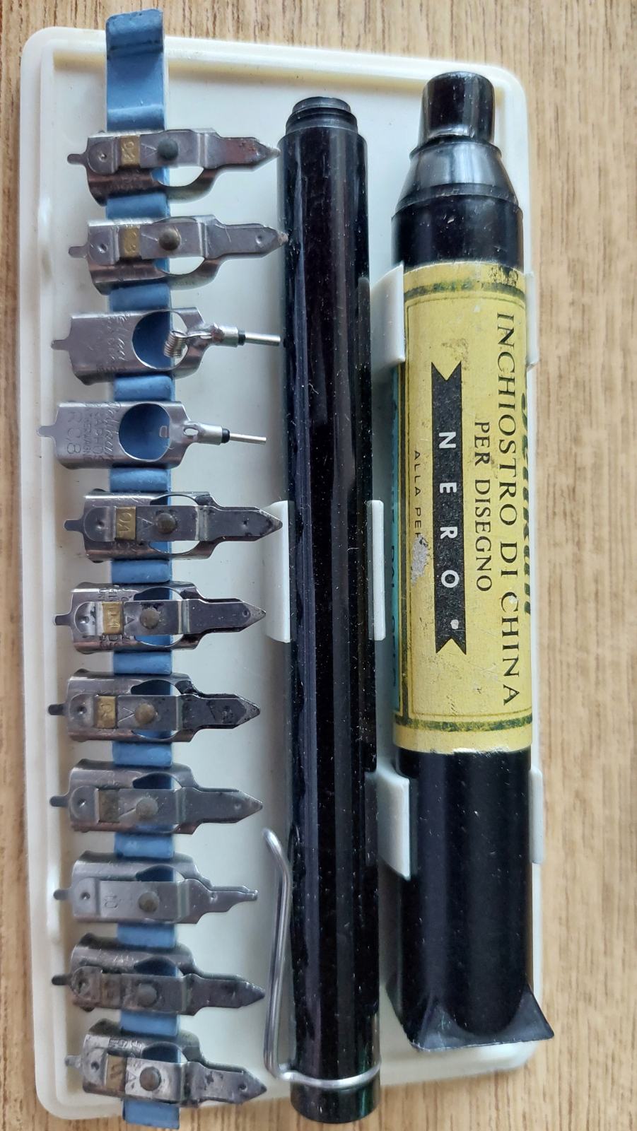 PELIKAN GRAPHOS PERA