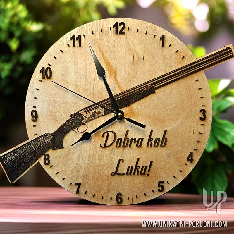 Personalizirani sat s motivom lovačke puške – savršen poklon za lovce