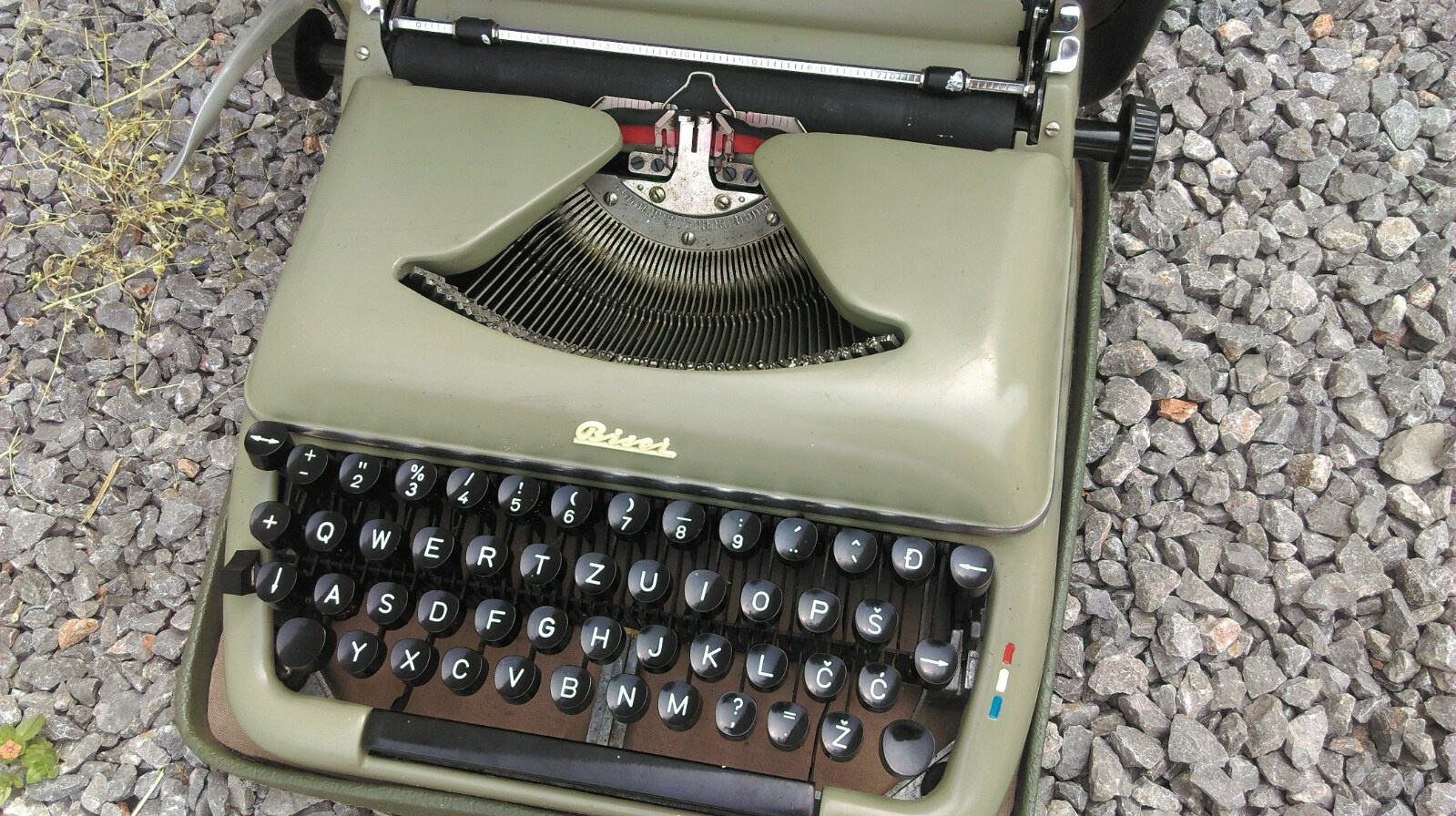 Pisaca masina Slavko Rodic