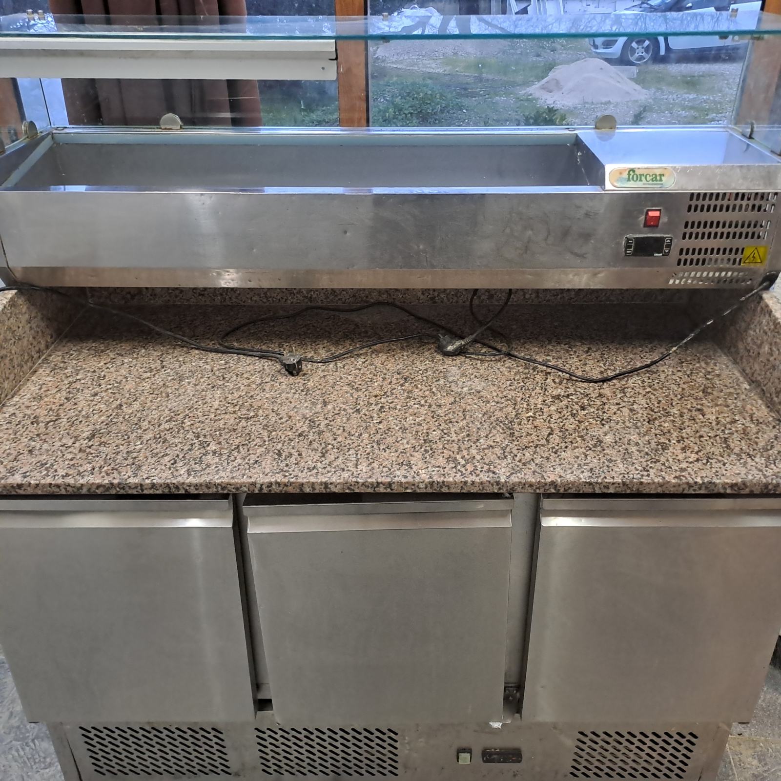 Pizza pult sa nadogradnjom