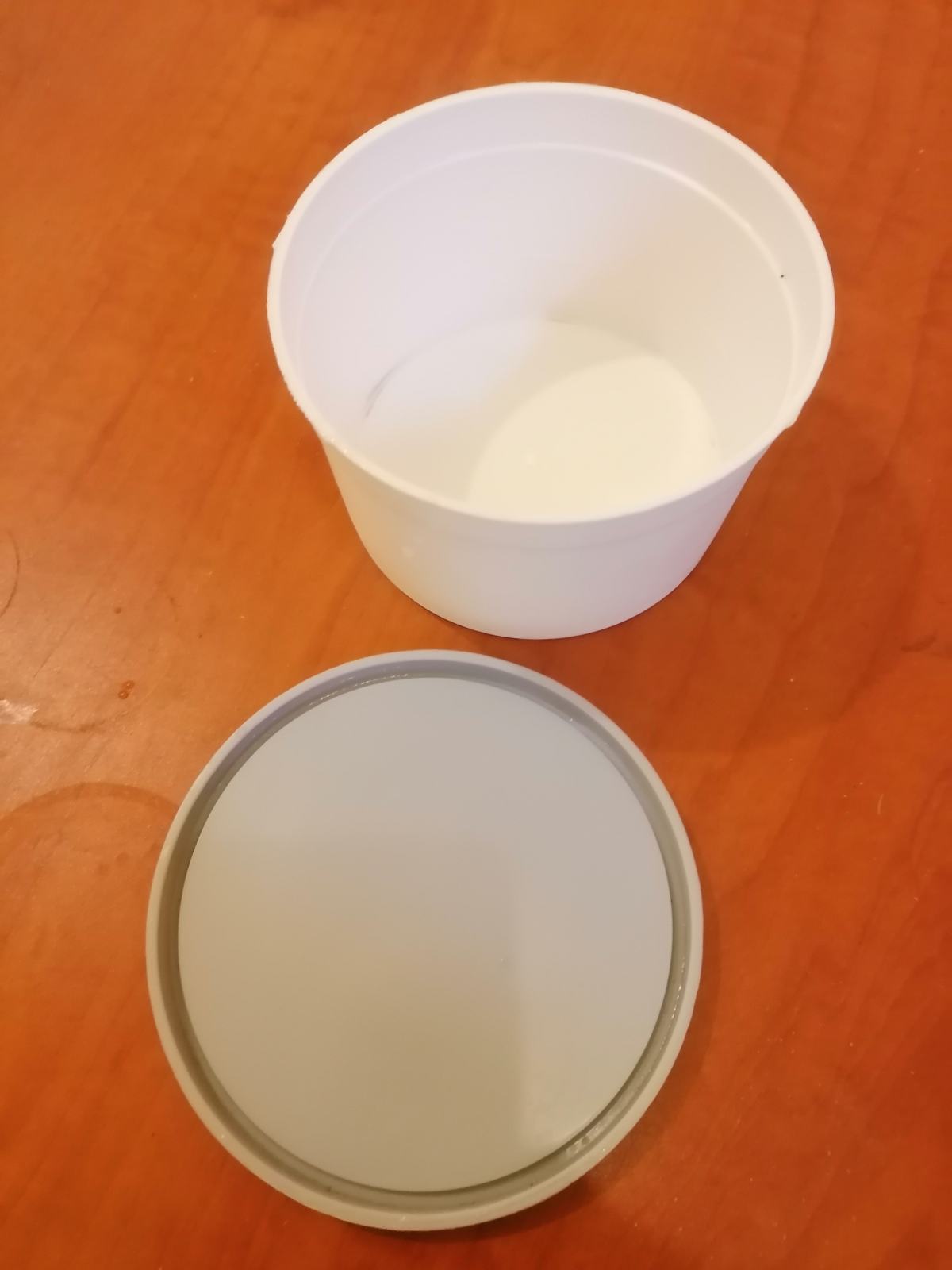 Plastične kantice 420 ml s poklopcem za 10 kom.