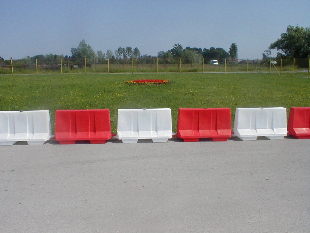 Pregrade za ceste -Nju đersi- crvene i bijele