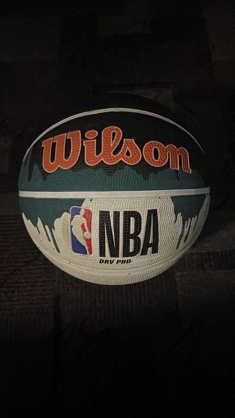 Prodajem košarkašku loptu