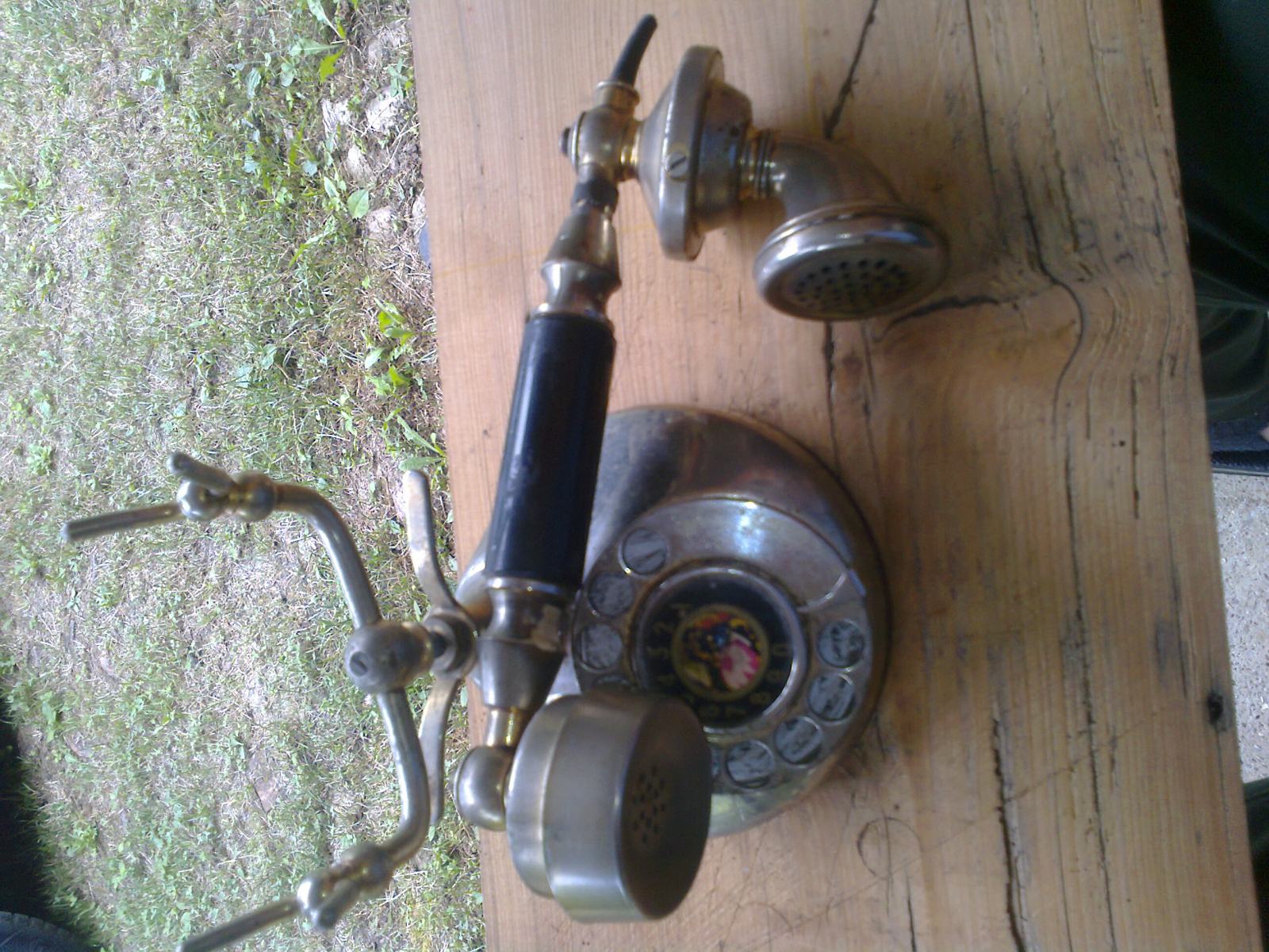 Prodajem stari telefon