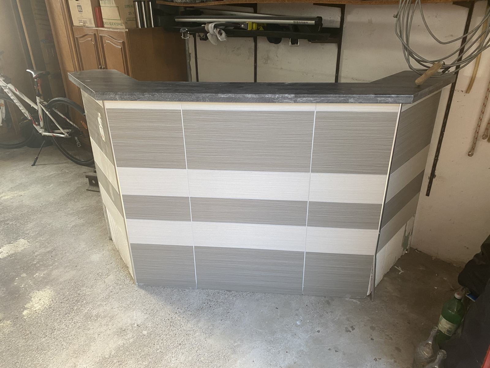 Pult za salon ili šank