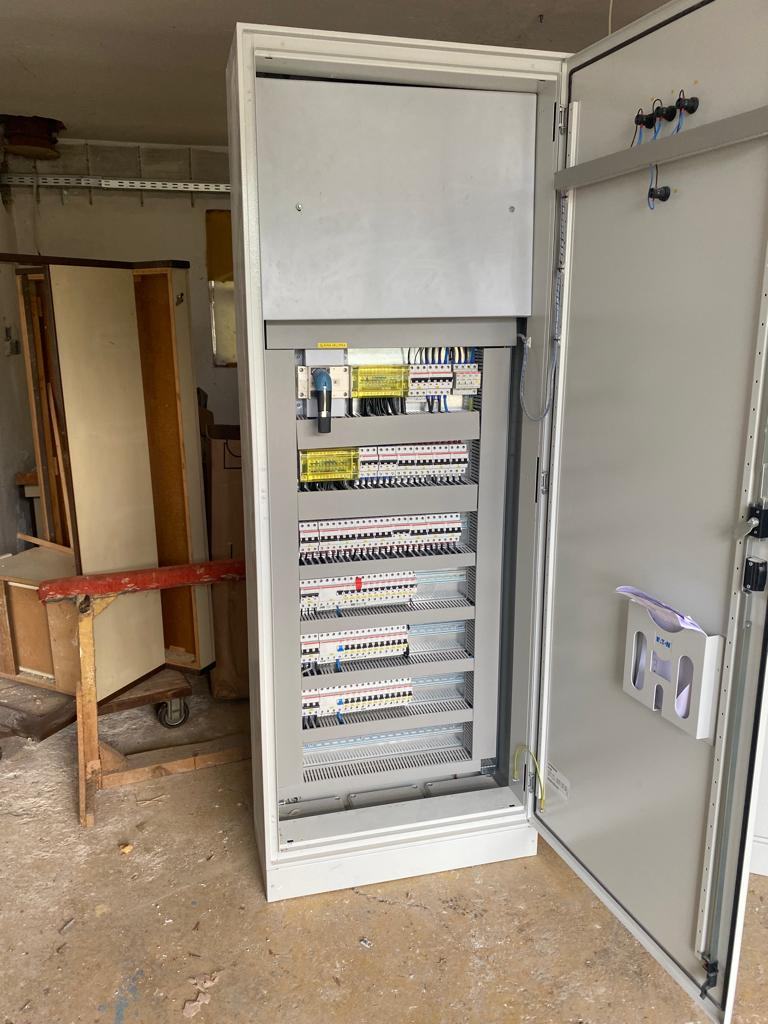 RAZVODNI ORMAR samostojeći