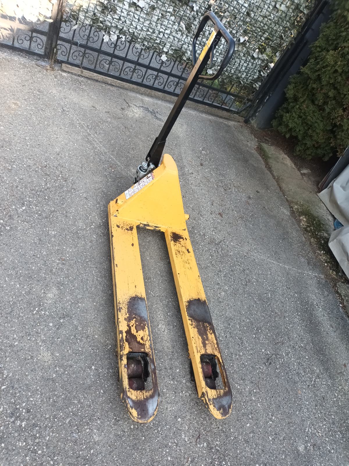 RUČNI VILIČAR PALETAR