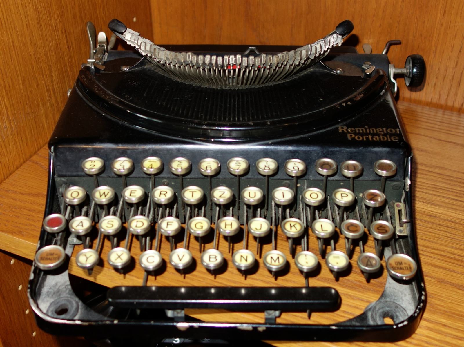 STARA PISAČA MAŠINA REMINGTON PORTABLE