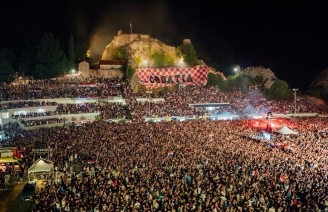 Thompson koncert - 6 karata