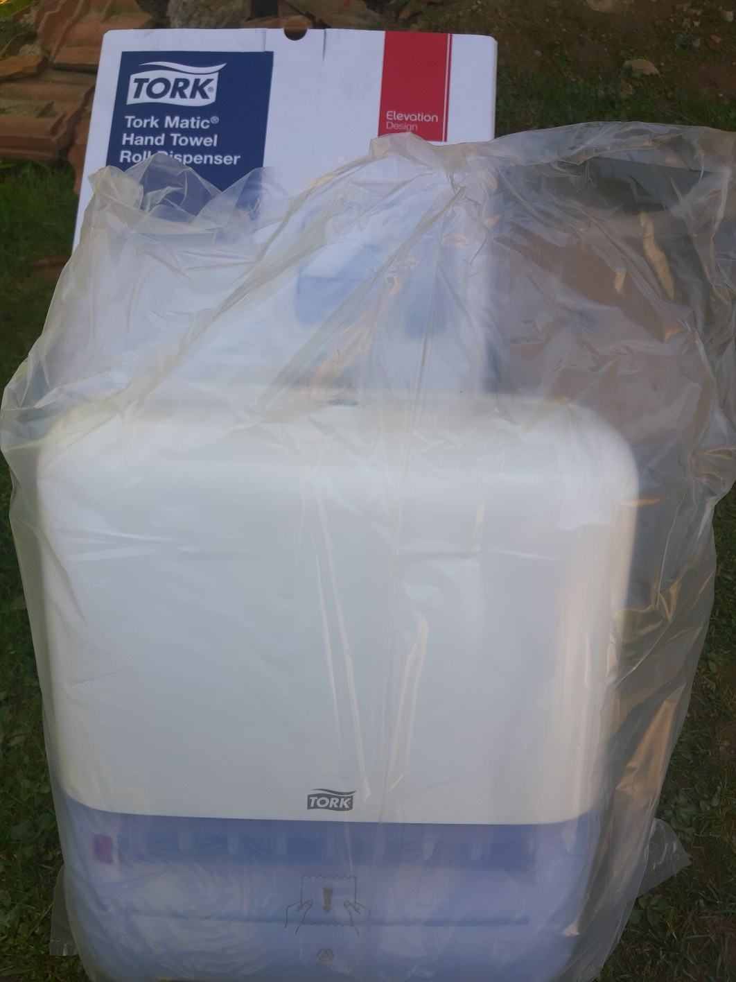 Tork matic roll dispenser H1