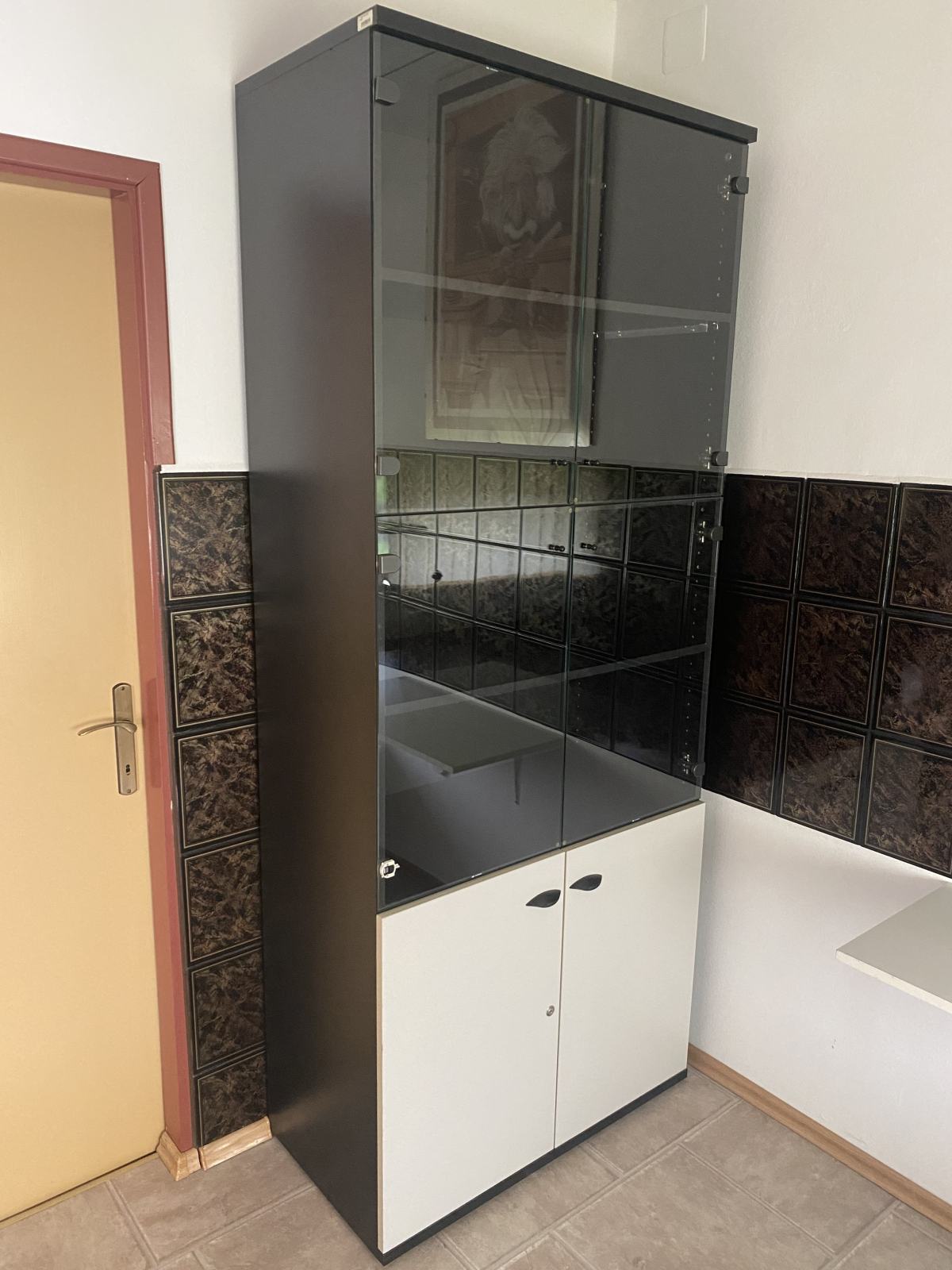 Uredski ormar- vitrina