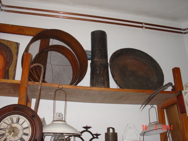 ZBIRKA STARIH KUĆNIH UPORABNIH PREDMETA