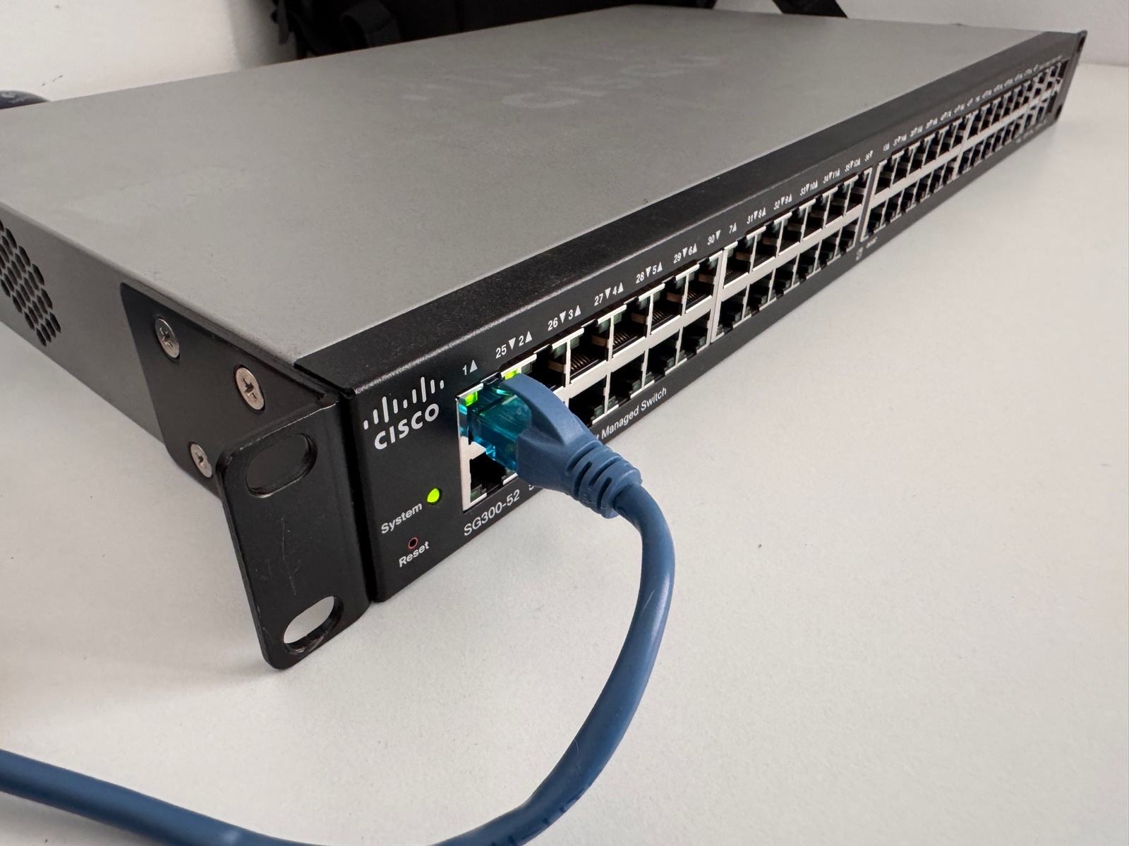 Cisco SG300-52, mrežni switch 52 gigabitna porta, managed switch