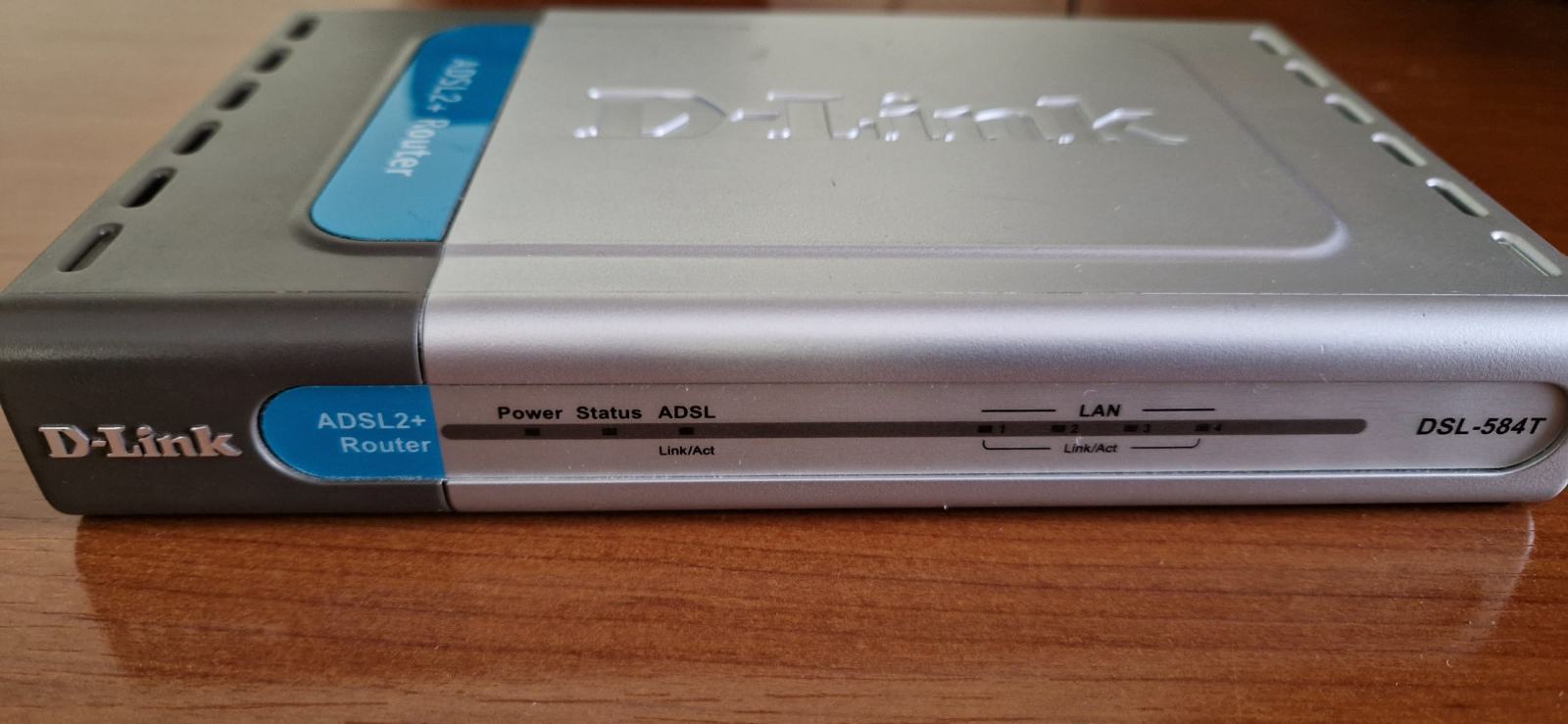 D-Link Managed 4-port Switch/Router DSL-584T